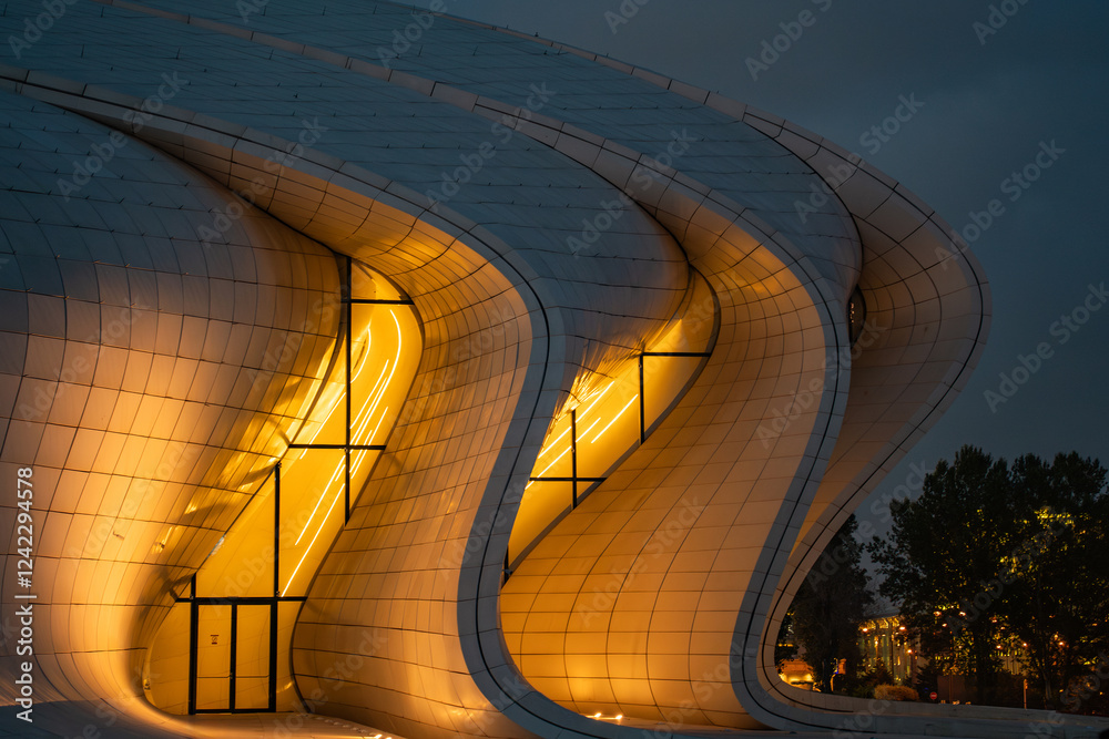 Heydar Aliyev Center building in Baku city, Aazerbaijan in summer dusk ...