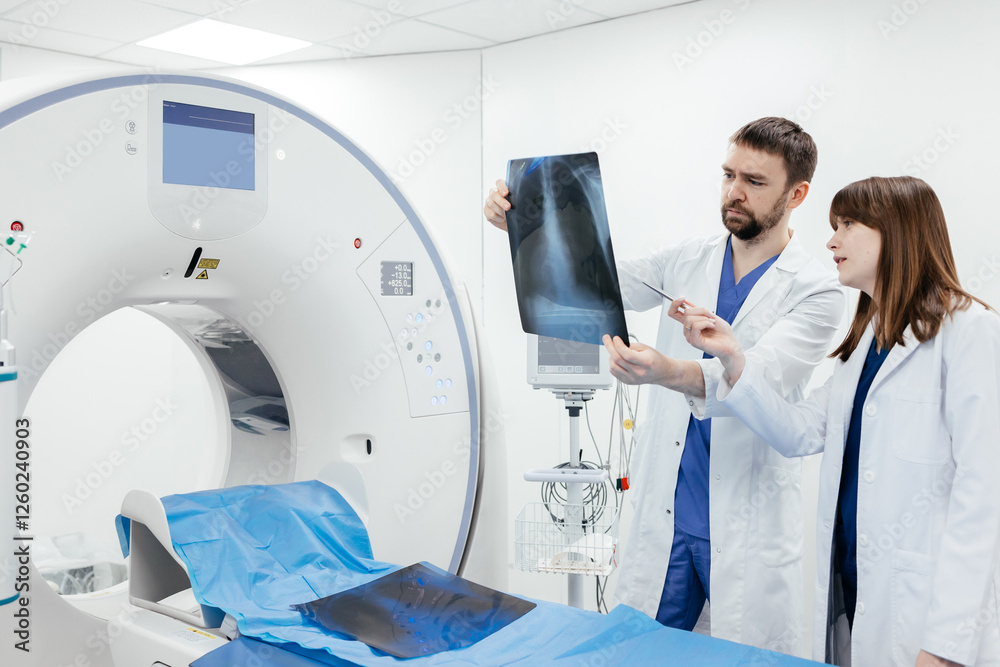 Stock-Foto „Team of doctors watching x-ray image in a hospital. Lung ...