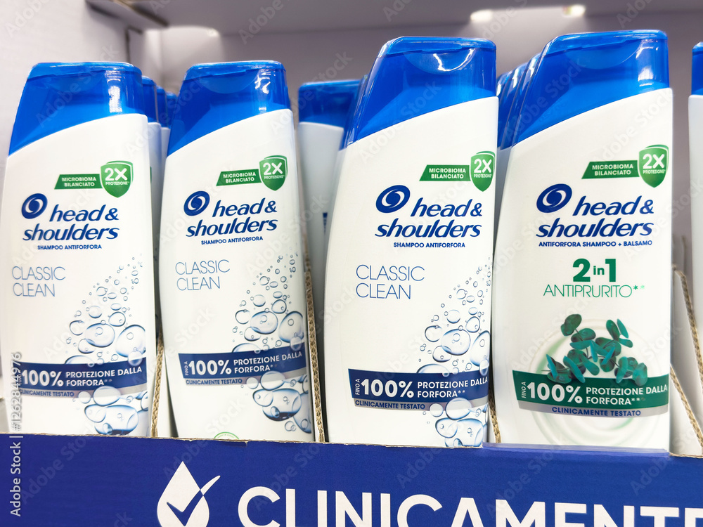 Head & shoulders shampoo display in store with antidandruff claims ...