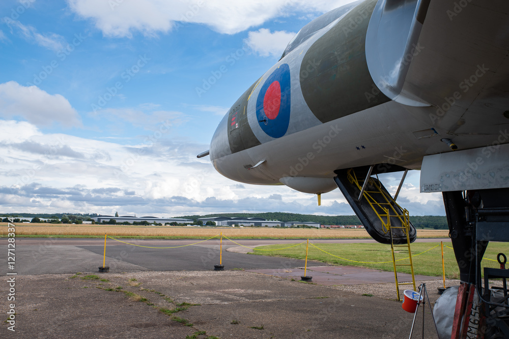 Foto Front of Avro Vulcan XM655 long range nuclear bomber with a view ...