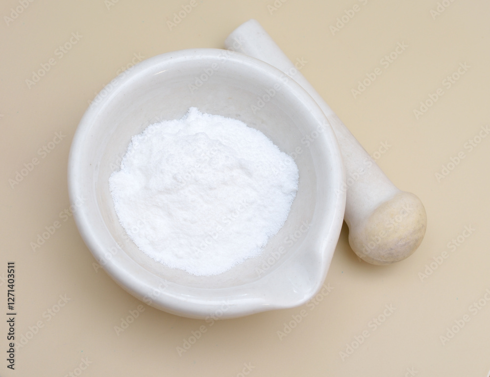 Foto de Stock Silicon dioxide, also known as silica, is an oxide of ...