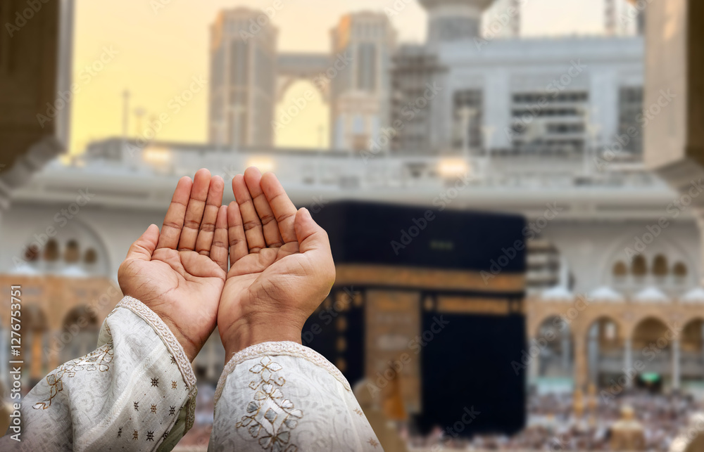 Hand of Muslim man praying with mosque background. Islamic wallpaper ...