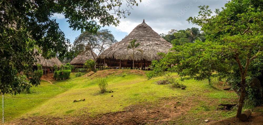 Parará Puru, a traditional Emberá village, Chagres National Park ...