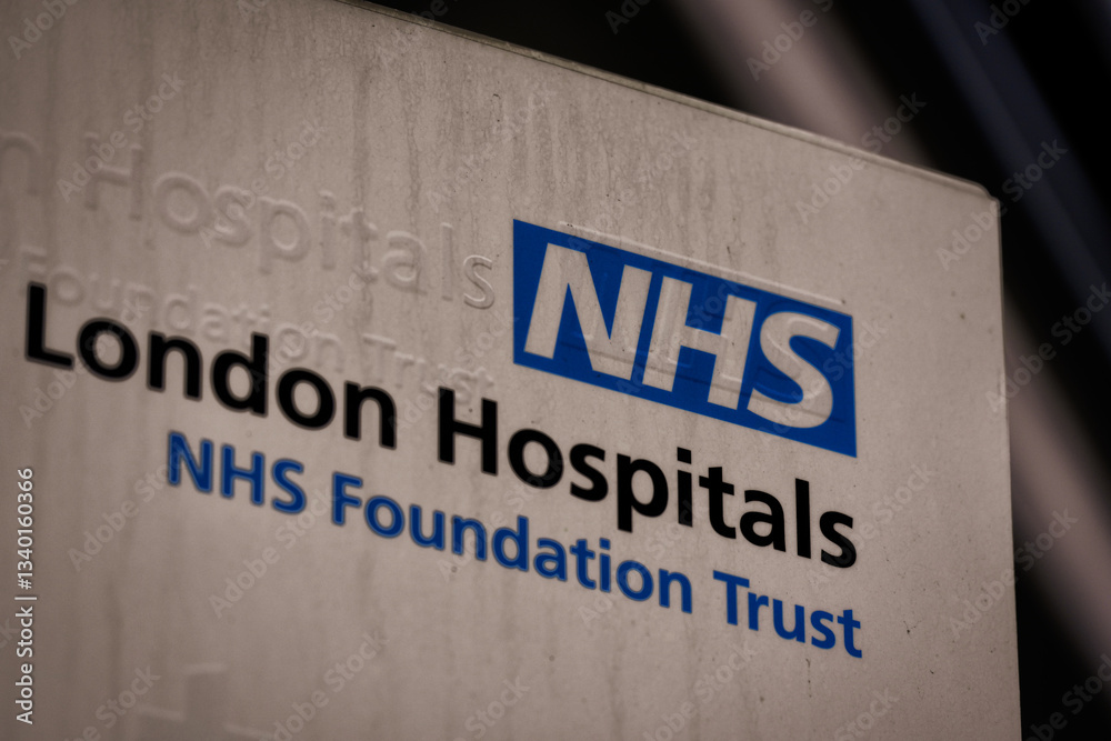 Stock-Foto „NHS, National Health Service Hospital Exterior Signage ...