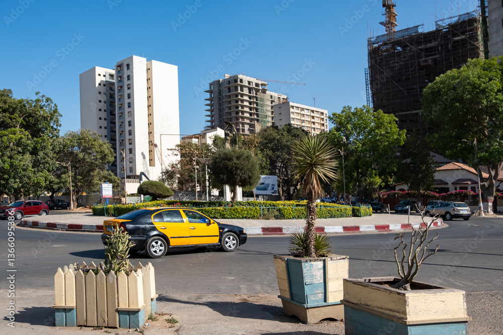 scène urbaine dans le centre de la ville de Dakar au Sénégal en Afrique ...