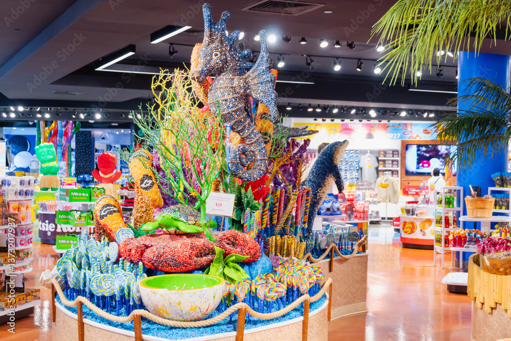 Incredible candy displays at the iconic IT'SUGAR store located at the ...