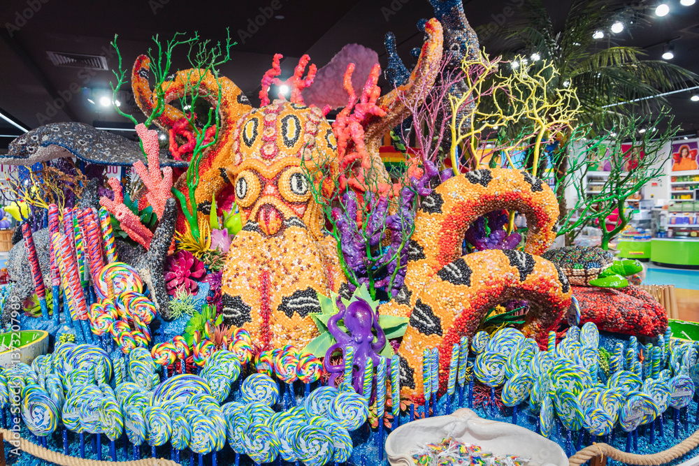 Incredible candy displays at the iconic IT'SUGAR store located at the ...