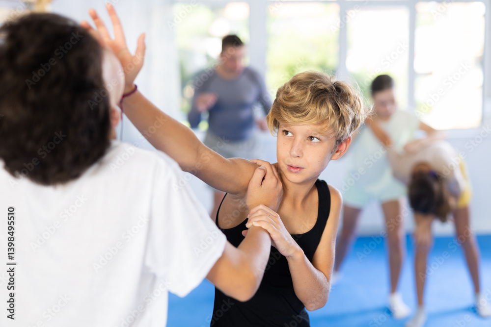 Children in sparring improve skill of performing strangulation and ...