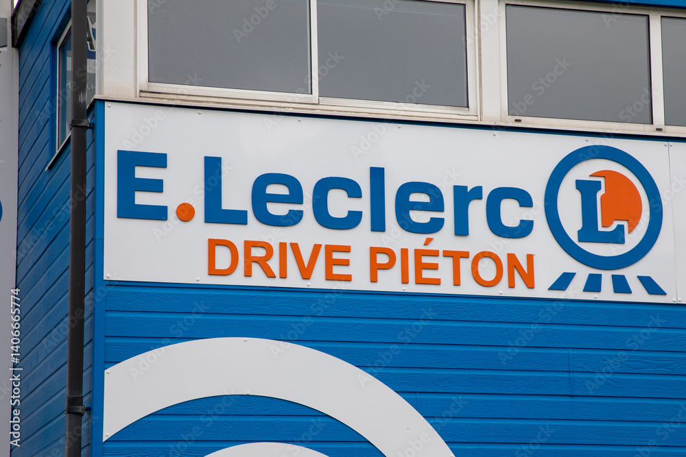 e.leclerc drive pieton sign logo on building facade shop retail ...