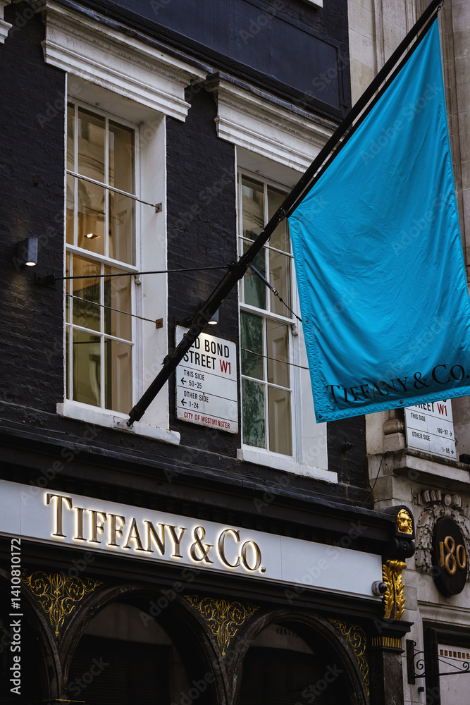 Foto de Stock Tiffany & Co. Luxury Jeweller Storefront Signage ...