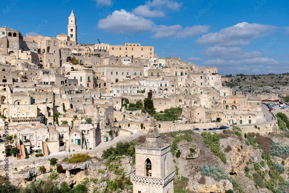 Foto de Stock Hill and cliffs with buildings and churches on the ...