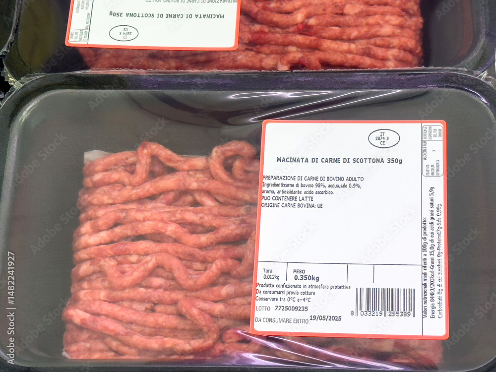 Packaged ground beef in transparent tray with label displaying ...