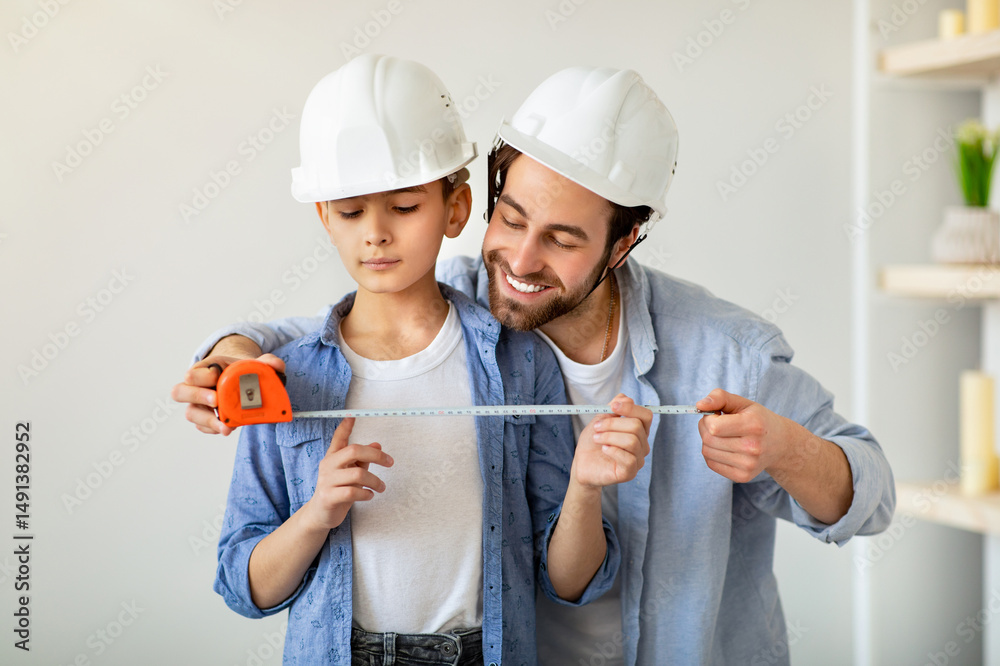 Foto de Stock Construction working and repairs. Cheerful dad and his ...