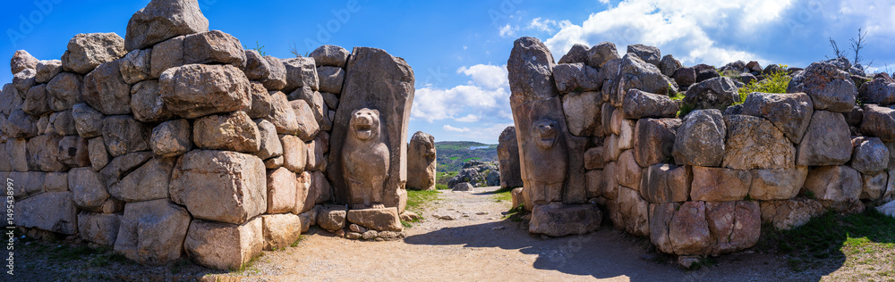 Foto de Stock Lion gate of Hattusa ruins, capital of the Hittite Empire ...