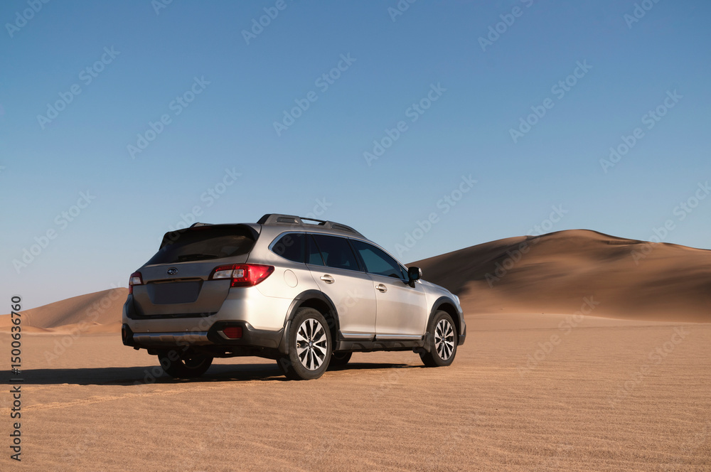 Stockfotot Subaru Outback in the Namib Desert. 4x4 SUV on sand under ...