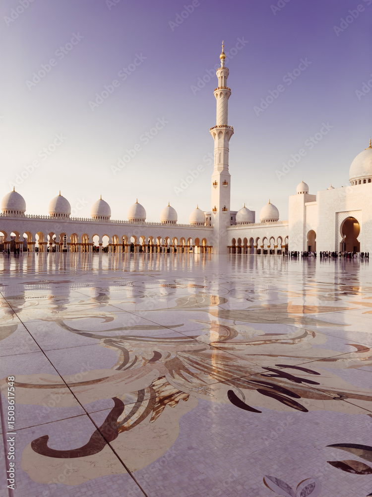 Sheikh Zayed Mosque Abu Dhabi at night , Golden details, intricate ...
