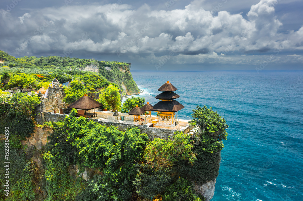 Bali's Most Iconic Landmark and popular tourist attraction Uluwatu ...