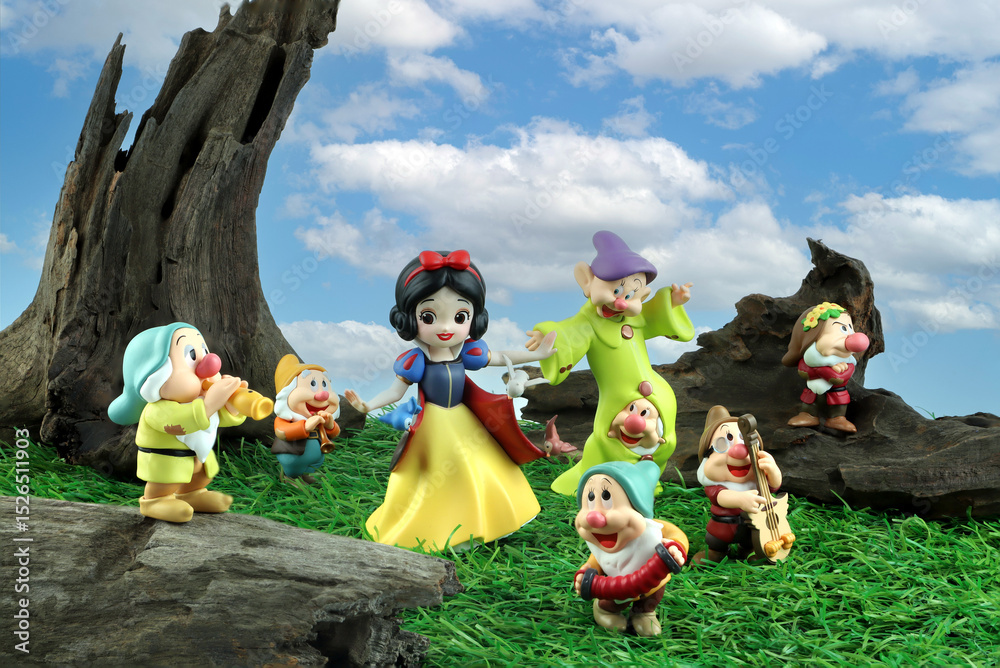 art toys Cinderella and seven dwarfs collection from Pop Mart blind box ...