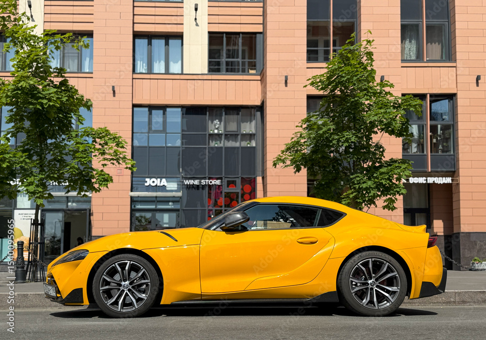 Foto Yellow sport car Toyota Supra GR V (A90, A91) MK 5 in a parking ...