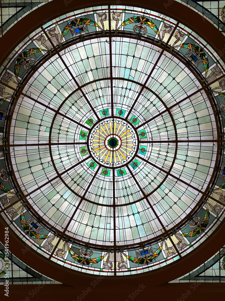 Stock-Foto „Stained Glass Ceiling of Penn Station in Baltimore Maryland ...