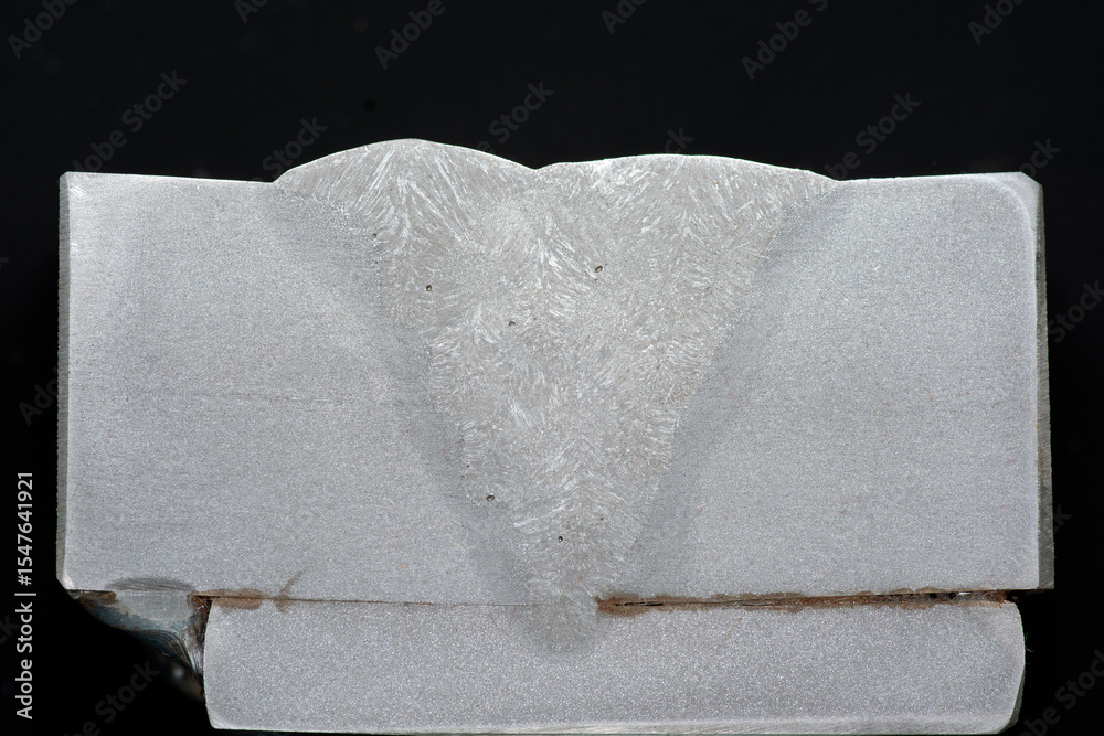 Zdjęcie bez tantiem: Macroetch weld sample with backing. Etched cross ...