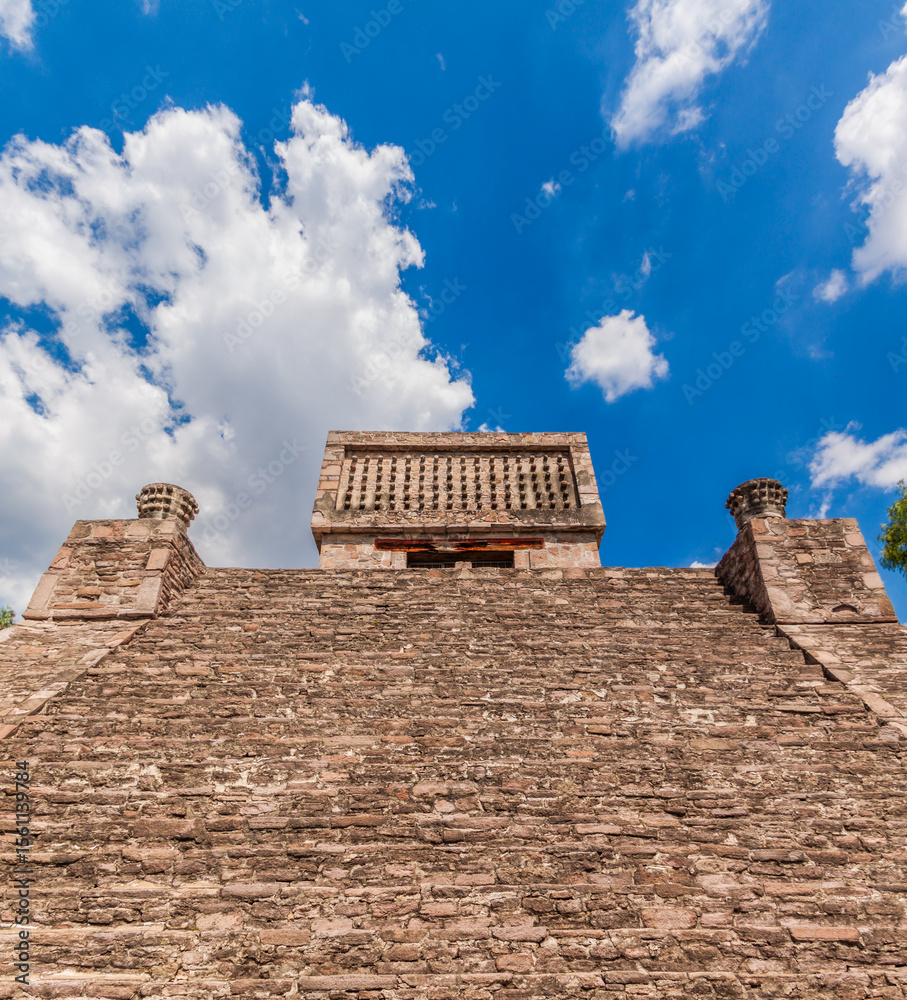 Pirámide de Santa Cecilia Acatitlán en Tlalnepantla, Estado de México ...