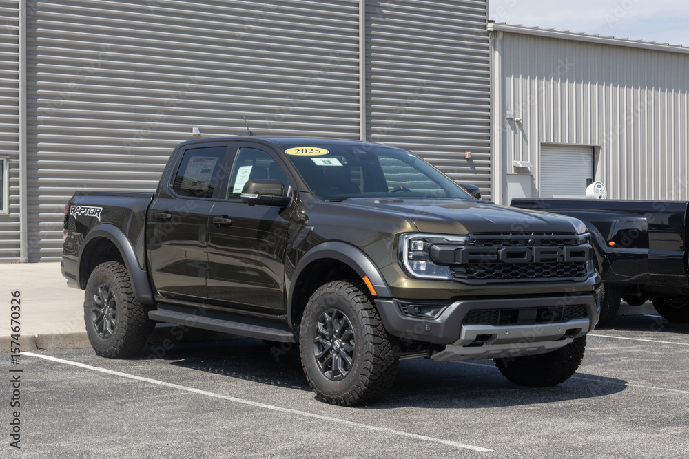 Foto de Stock Ford Ranger Raptor Supercrew 4X4 pickup at a dealership ...