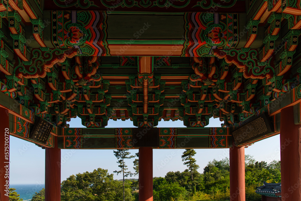 ceiling structure of the traditional Korean pavilion Stock Photo ...