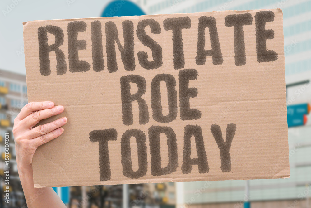 Foto stock di "Reinstate Roe Today" Urgent call to restore reproductive ...