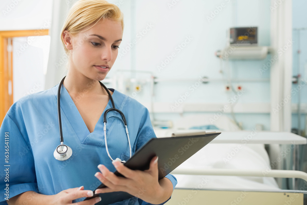 Stock-Foto „Female medical professional standing beside bed in ward ...