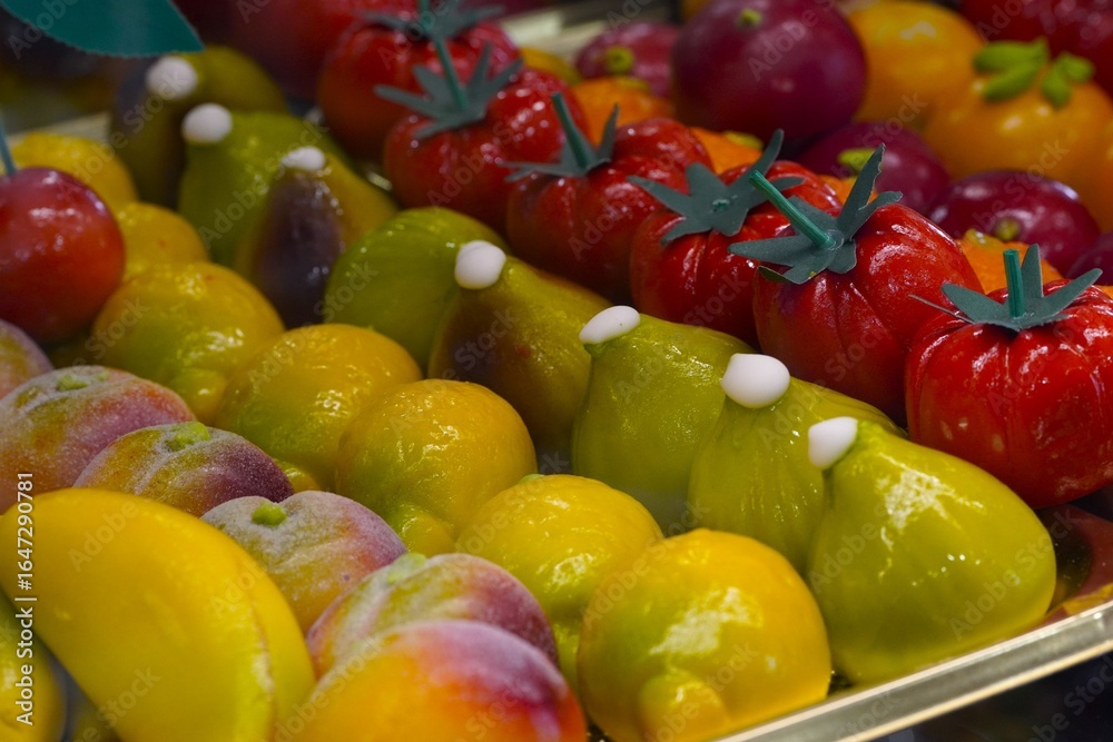 Fruits made of marzipan. Frutta di Martorana are incredibly realistic ...