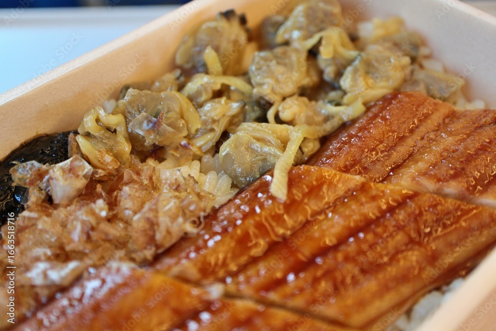 Japanese cuisine: Fukagawa-meshi (stewed clam and grilled conger eel ...