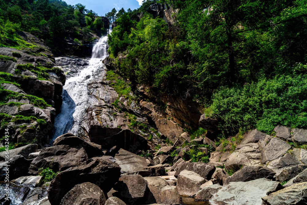 Foto de Stock Hiking to the Barbianer Waterfalls in South Tyrol 2025 4k ...