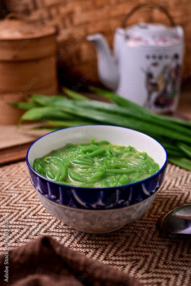 ภาพถ่าย Stock Lod chong Thai Dessert made with flour in coconut milk ...