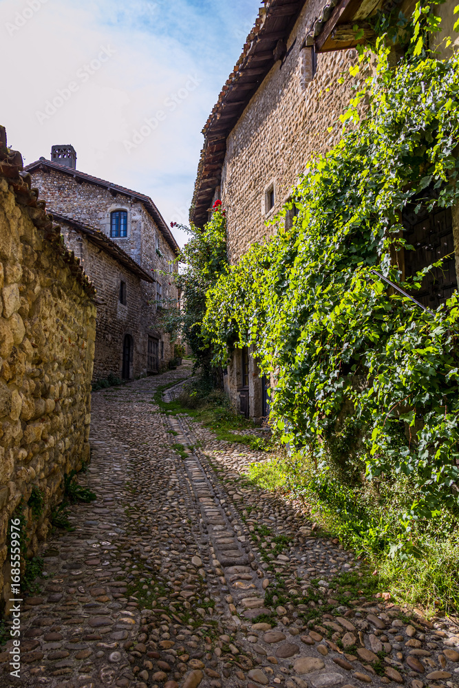 Visite de la Cité Médiévale de Pérouges en septembre 2025 Stock Photo ...