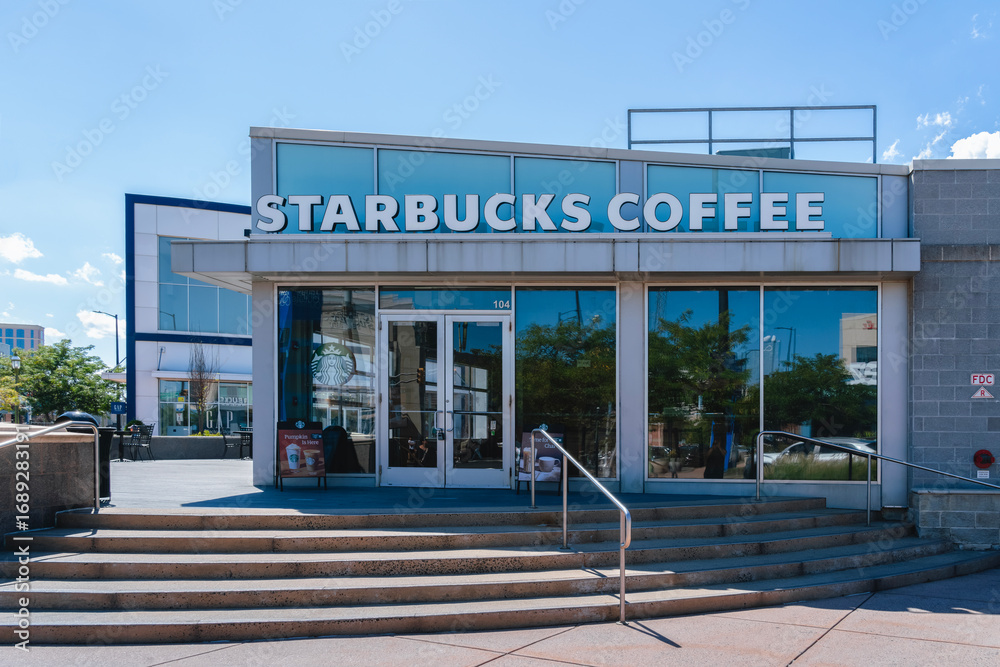 Foto de Stock Atlantic City, NJ - Aug 26, 2025: Starbucks is the world ...