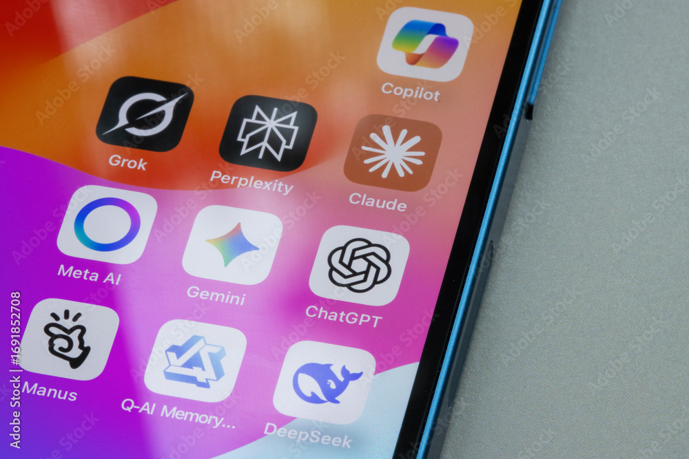 Fotografie Portland, OR, USA - Sep 5, 2025: Assorted AI apps, including Copilot, Grok ...