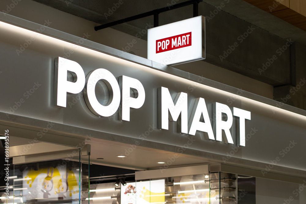 Stock-Foto „Bellevue, WA, USA - Dec 5, 2024: A POP MART store at ...