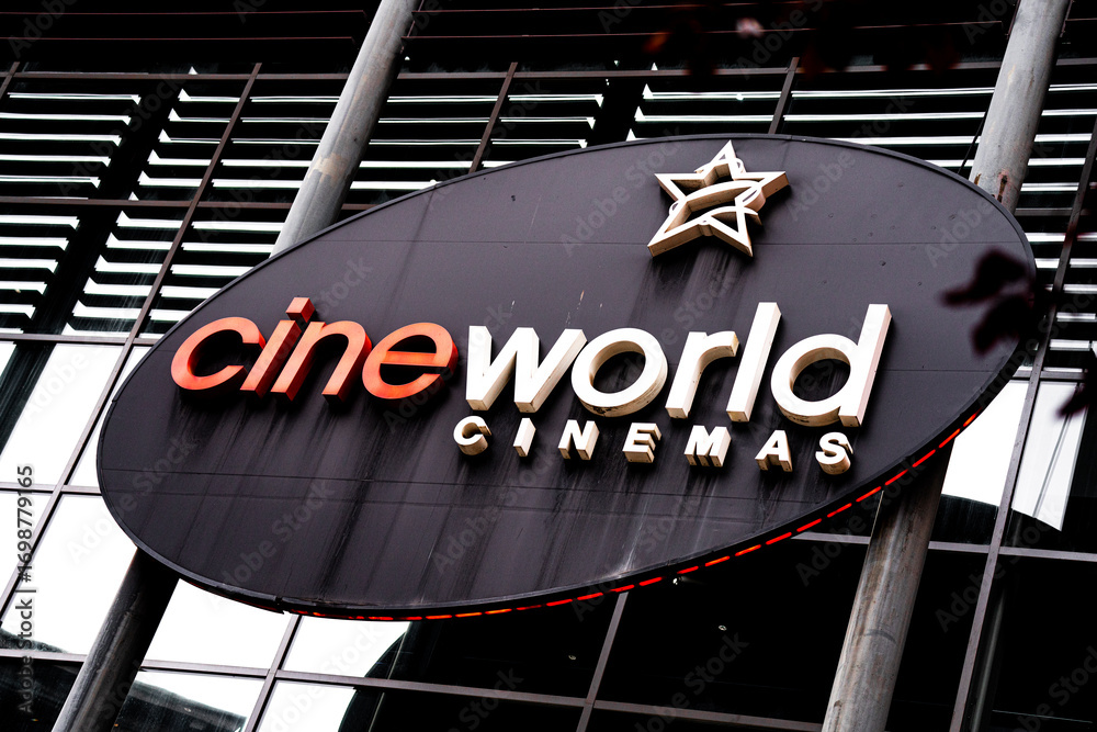 Cineworld Cinemas, Cinema Exterior, West India Quay, Canary Wharf ...
