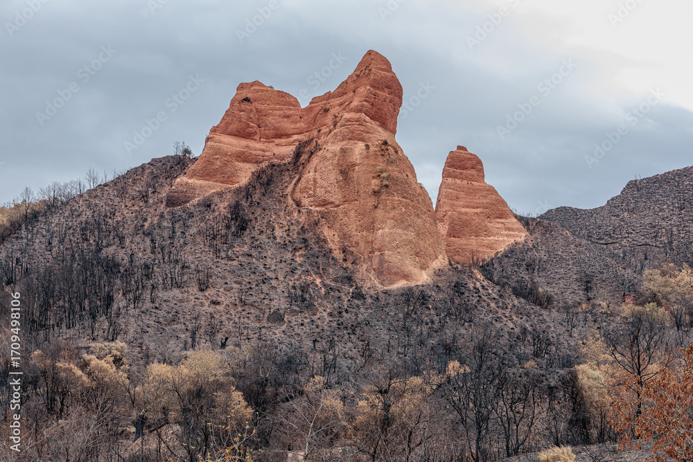Elevations in the Las Médulas Natural Monument with the surrounding ...
