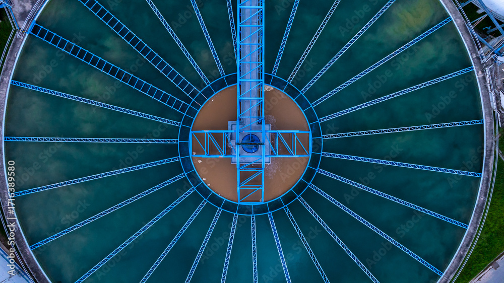 Fotografie Aerial view circular clarifier tank at wastewater treatment ...