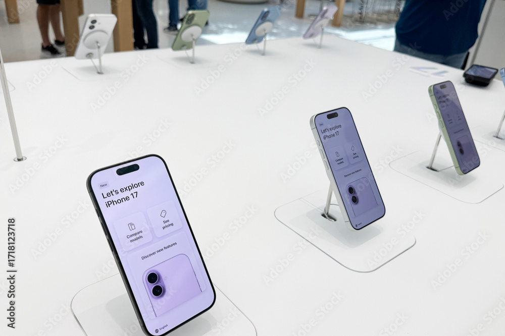 Stock-Foto „Dubai, UAE, 20 September 2025. Brand new iPhone 17 ...