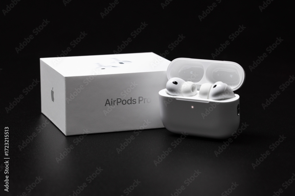 Stock-Foto „Apple AirPods Pro 3 inside open charging case next to ...