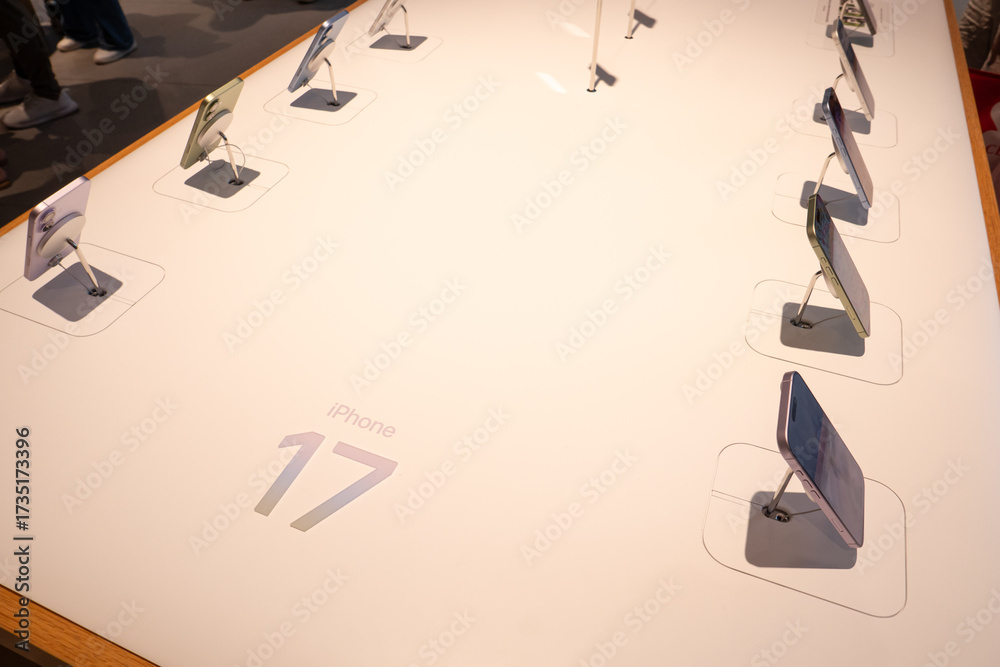 Стокова ілюстрація Presentation of the new Apple iPhone 17 inside an ...