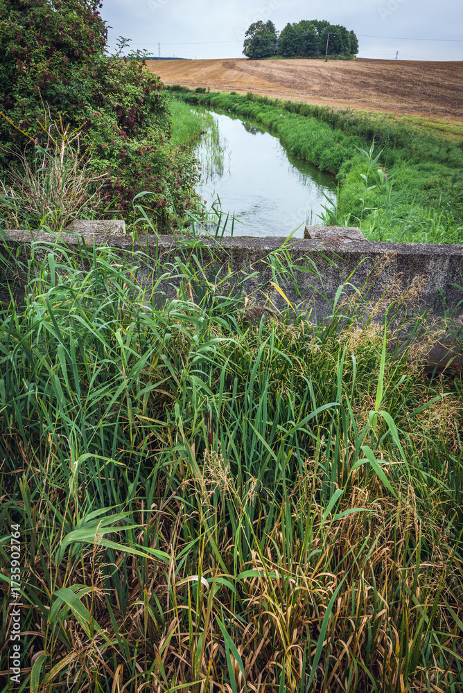 Rare example of a non-collision crossing of water canals in Silice ...