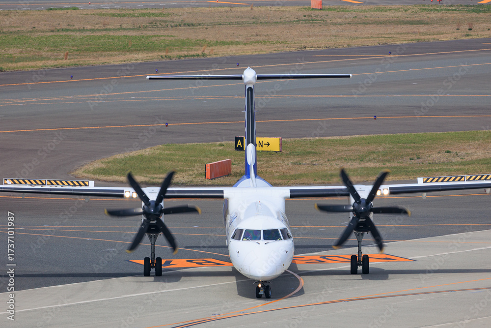 ANA All Nippon Airlines DHC-8-Q400 airplane Chubu Centrair ...