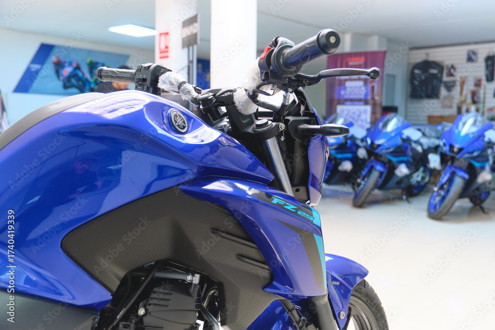 Lima peru sep 26 2025: Blue yamaha fz 25 motorcycles on display in a ...