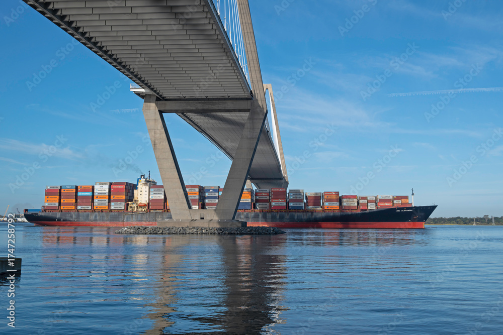 Neo Panamax-class container ship GSL Alexandra passes under Ravenel ...