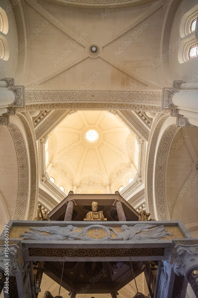 Dome and ceiling of the main altar ceiling with gilded biblical figures ...