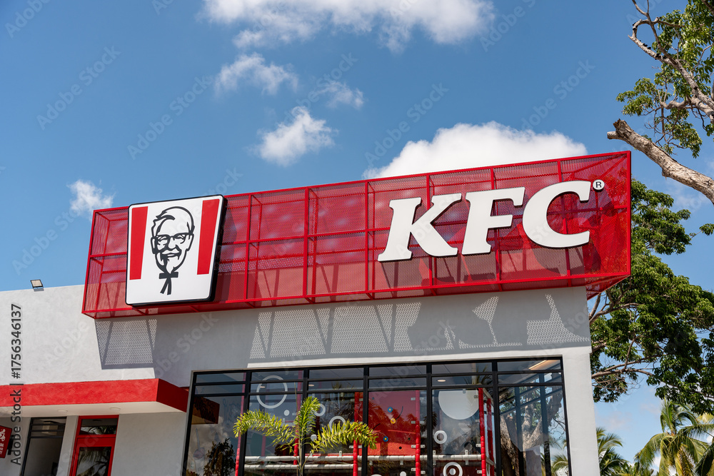 Zdjęcie bez tantiem: Facade of the fast food chain KFC (Kentucky Fried ...